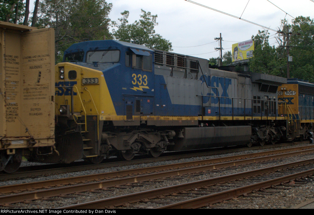 CSX AC44CW 333 in YN2 paint trails on Q301-18